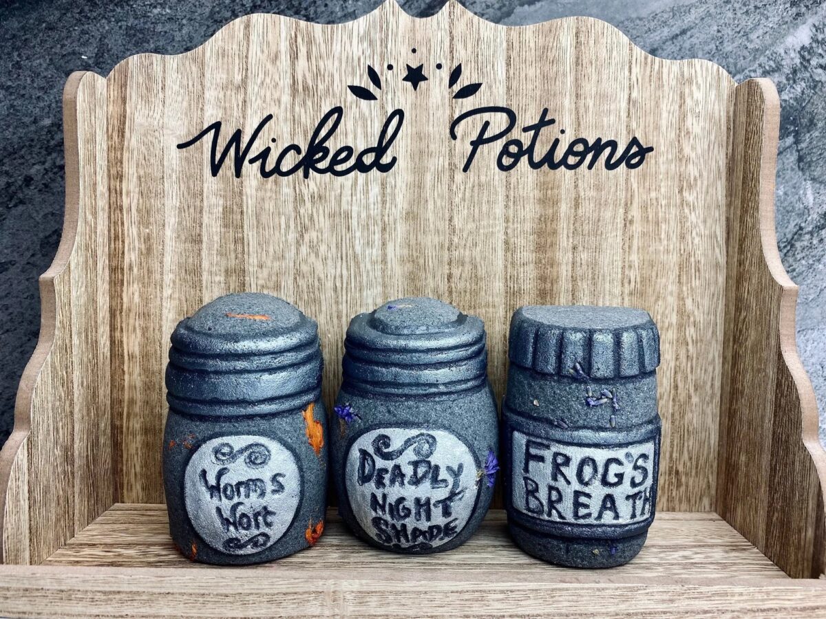 19 Spooky Halloween Bath Bomb Ideas