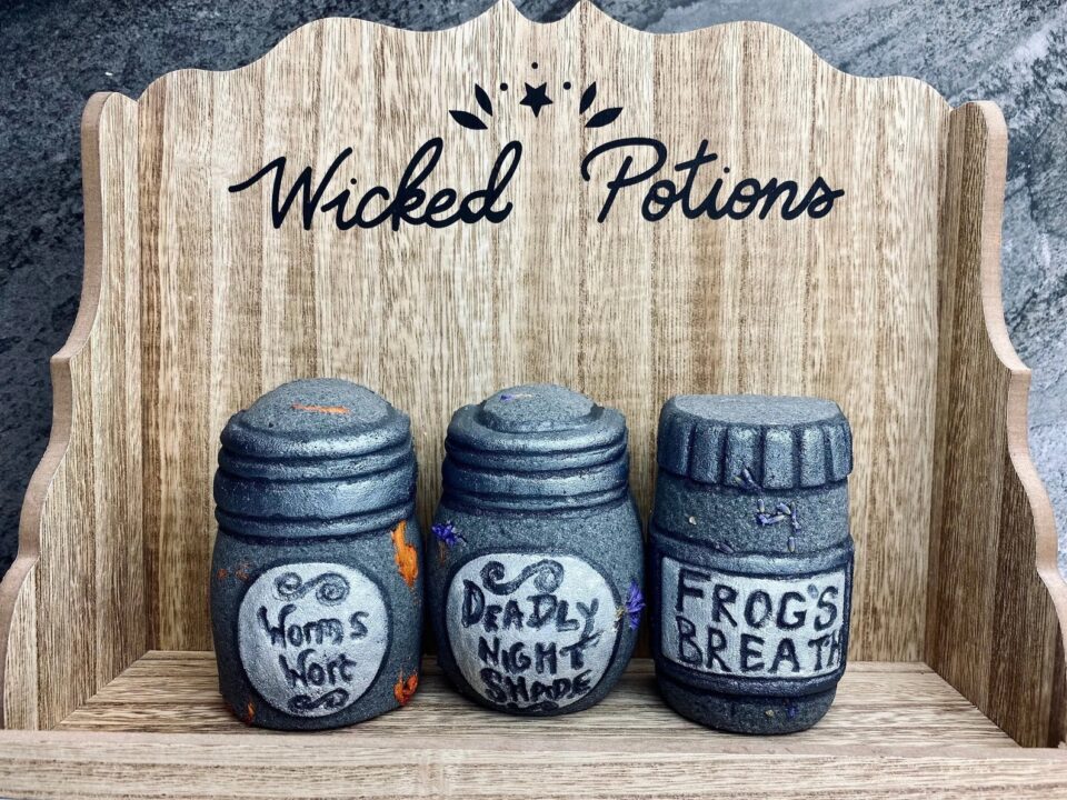 19 Spooky Halloween Bath Bomb Ideas